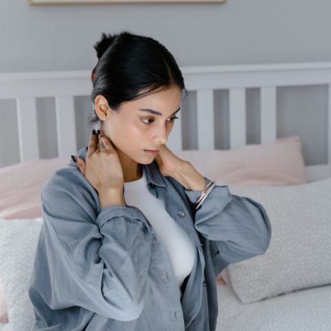 Waking up with stiff neck? Here's how you can treat the root cause